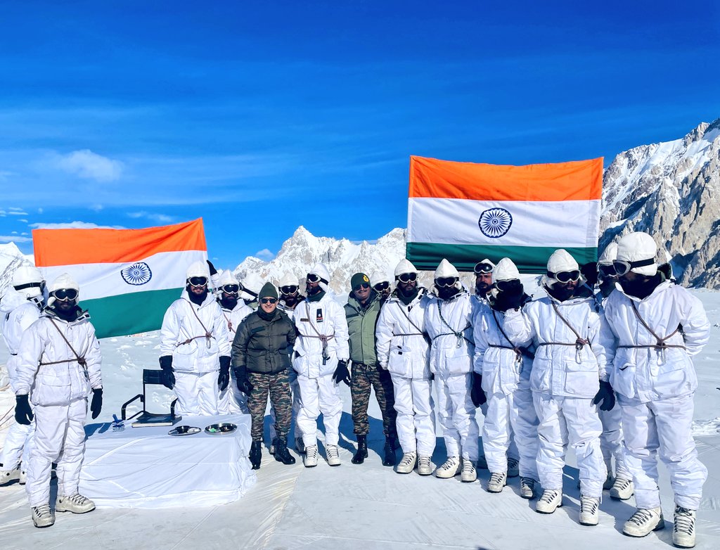 GOC Fire and Fury Corps celebrates Deepawali with Siachen Warriors ...