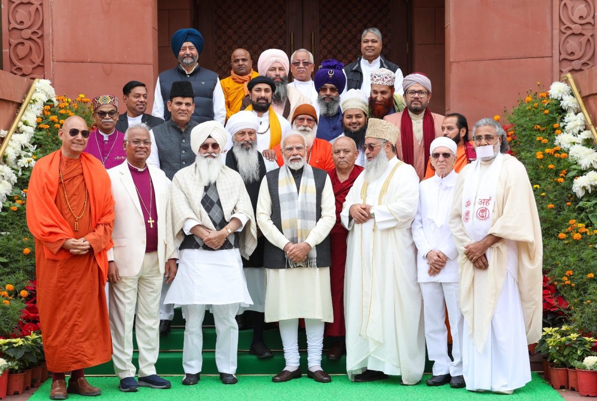 Delegation of 24 religious leaders including Bhikkhu Sanghasena meet PM ...