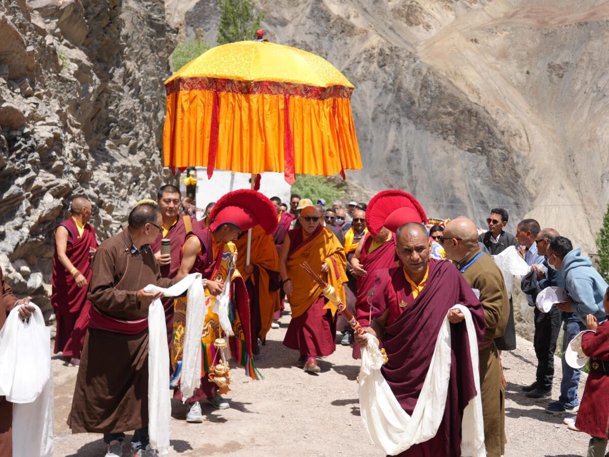 HH Drikung Kyabgon consecrates, inaugurates Wanla Lonpo Statue at Wanla ...